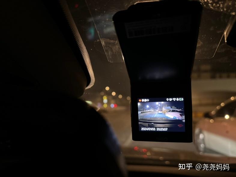 4K超清，智能三摄，10英寸巨屏——360 M600行车记录仪，驾驶必备神器！ - 知乎