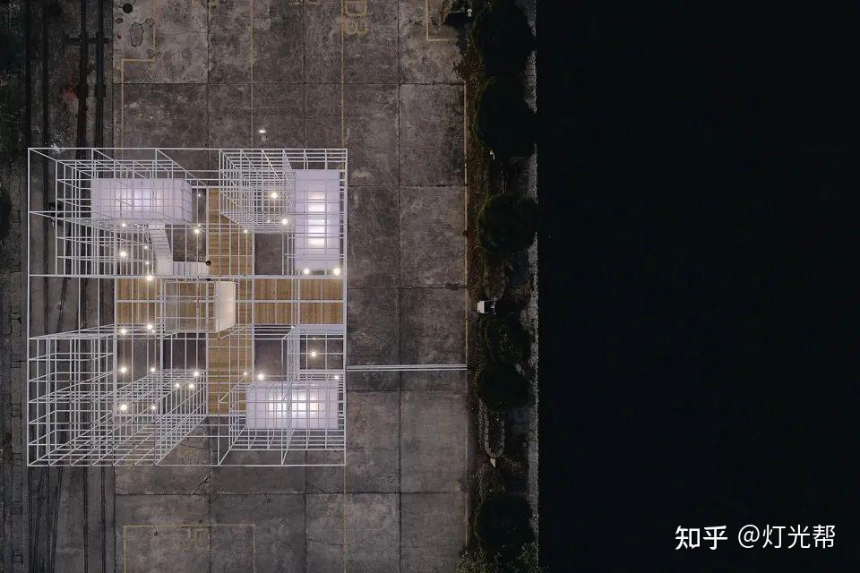 脉动的发光箱体，装置艺术“THE CUBE 谧静立方” - 知乎