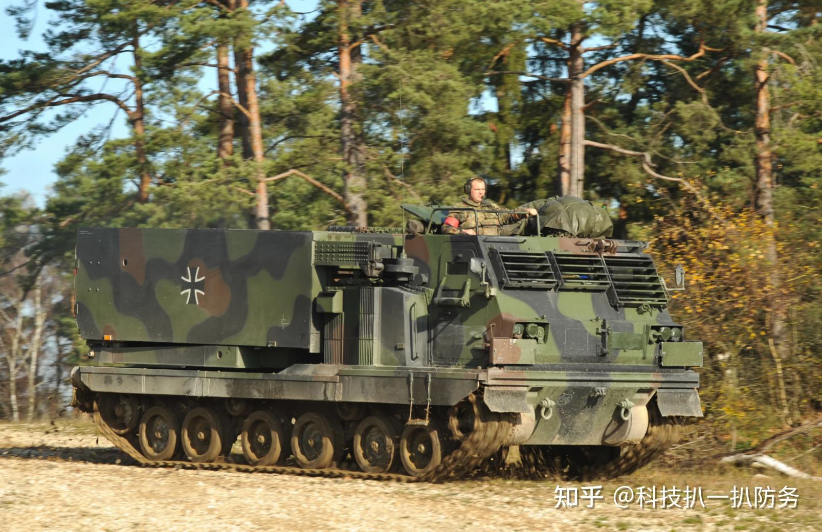 M270火箭炮新款曝光，可搭载ER GMLRS火箭，性能更为出众 - 知乎