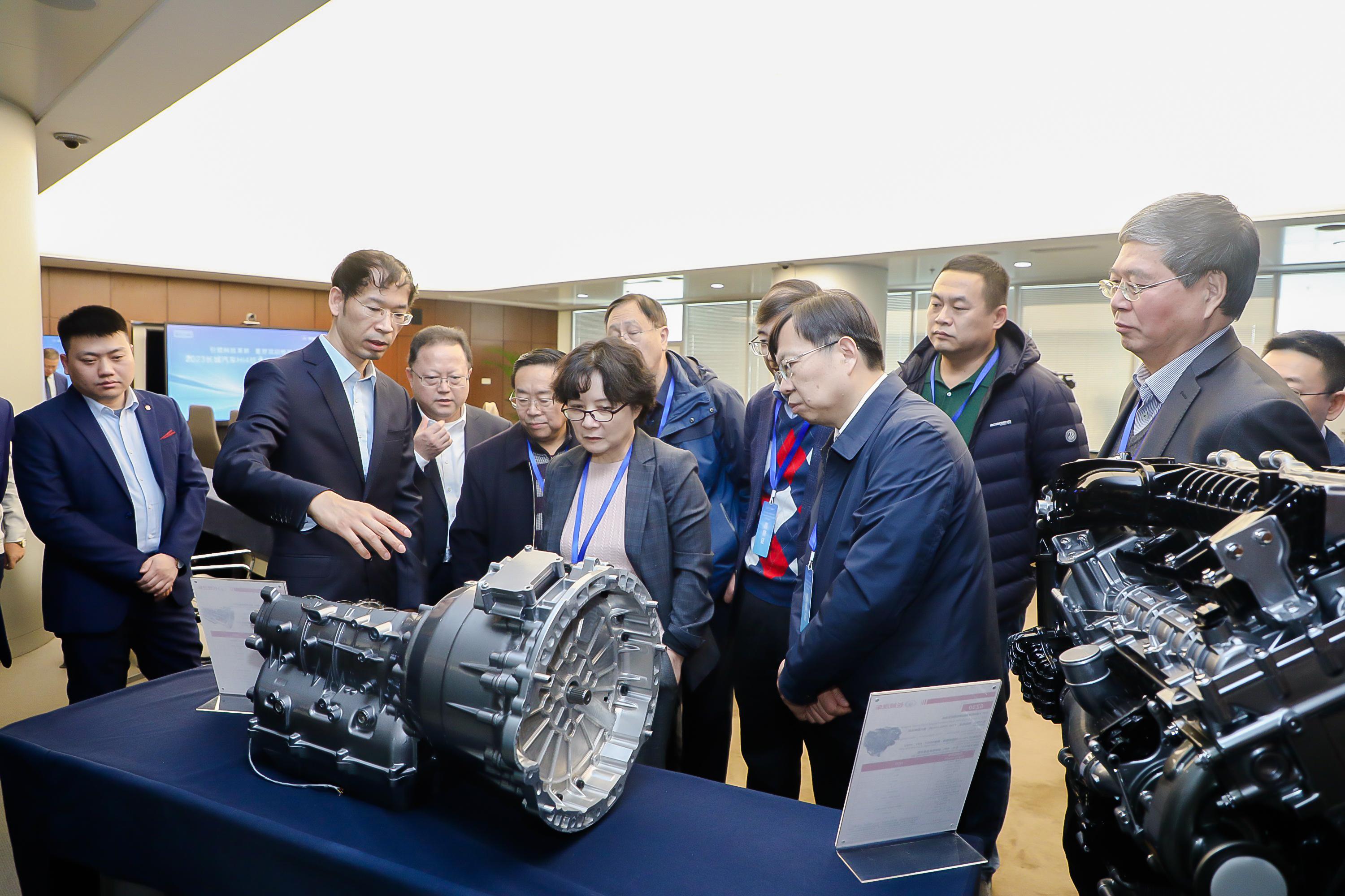 权威专家齐聚长城汽车，品鉴长城Hi4。旗下Hi4、Hi4-T、Hi4性能版全阵容出击 - 知乎