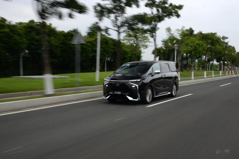 试驾合创V09 “MPV界卷王”靠什么挑战腾势D9销量王座？ - 知乎