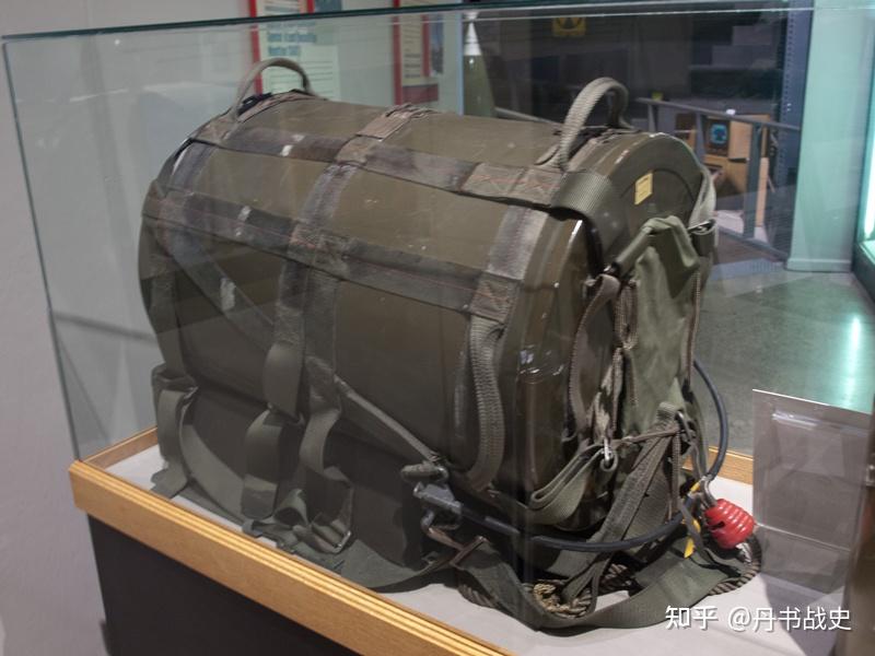 美国B54核背包，绿色贝雷帽部队的自杀式武器 - 知乎