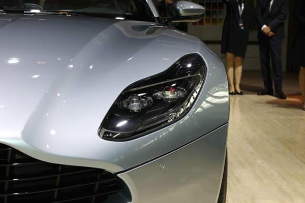 当阿斯顿·马丁开始玩“刷色”，两款DB11新车亮相 - 知乎