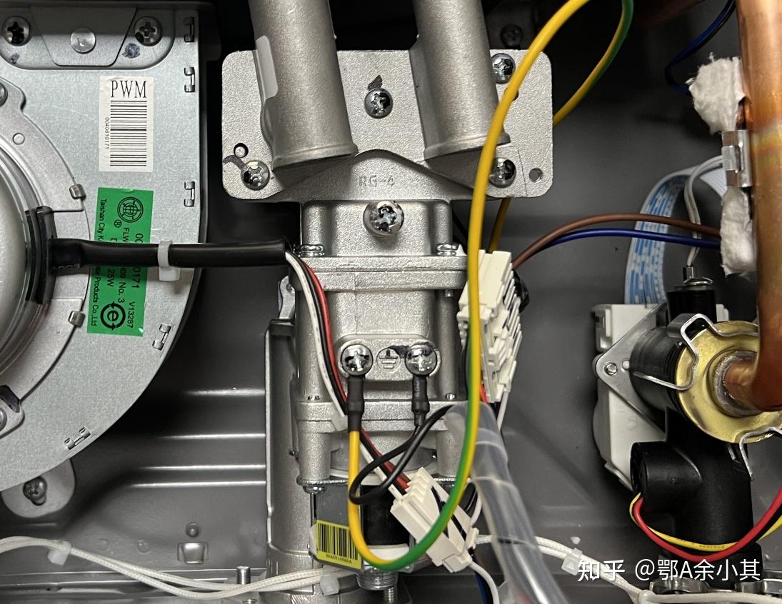 《干掉热水器云评测》(十四)国产海尔中端热水器JSQ31-16KL3 海尔下置风机+水量伺服基础款产品