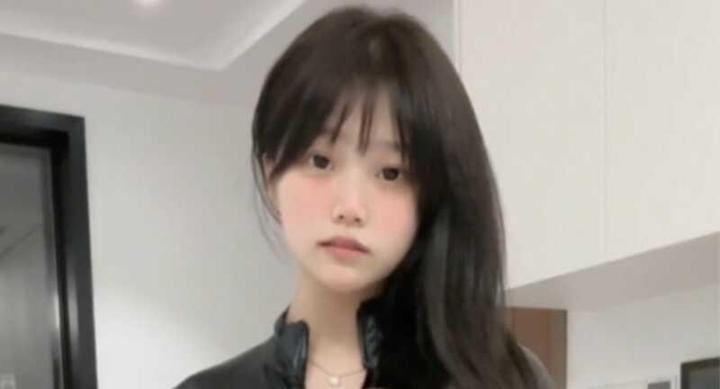 抖音外围博主都是这么敛财的！童颜巨乳纯欲天花板抖音可兔兔 23W 粉博主高价私人定制露脸福利 - 知乎