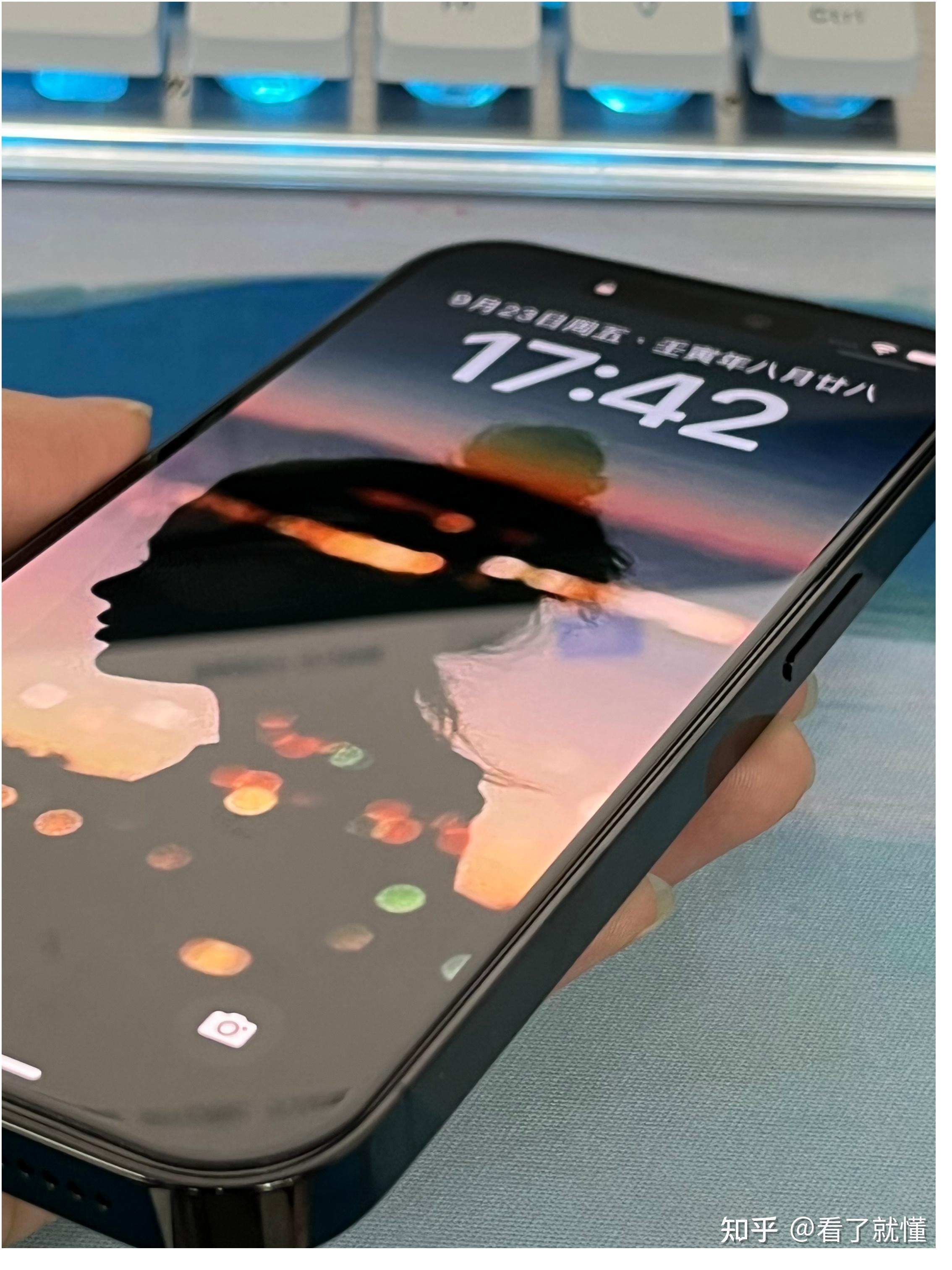 iphone14pro超瓷晶面板就不用贴膜了吧！ - 知乎