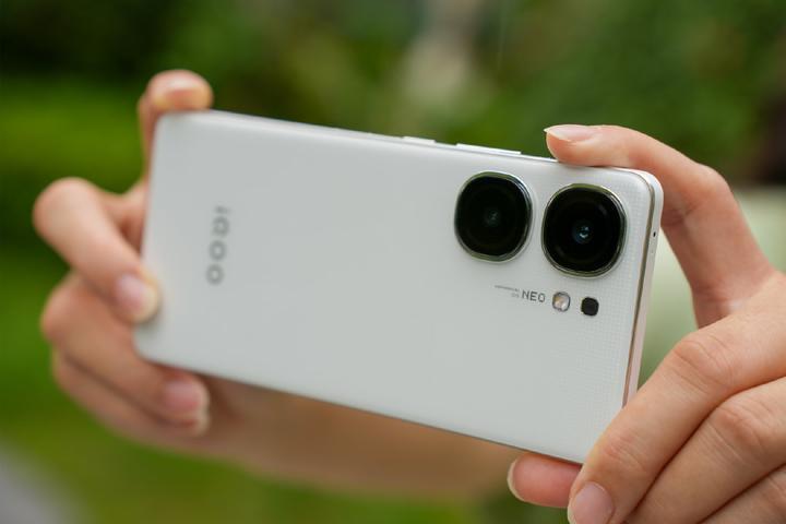 618 iQOO率先开大，Neo9s Pro：2699元起！ - 知乎