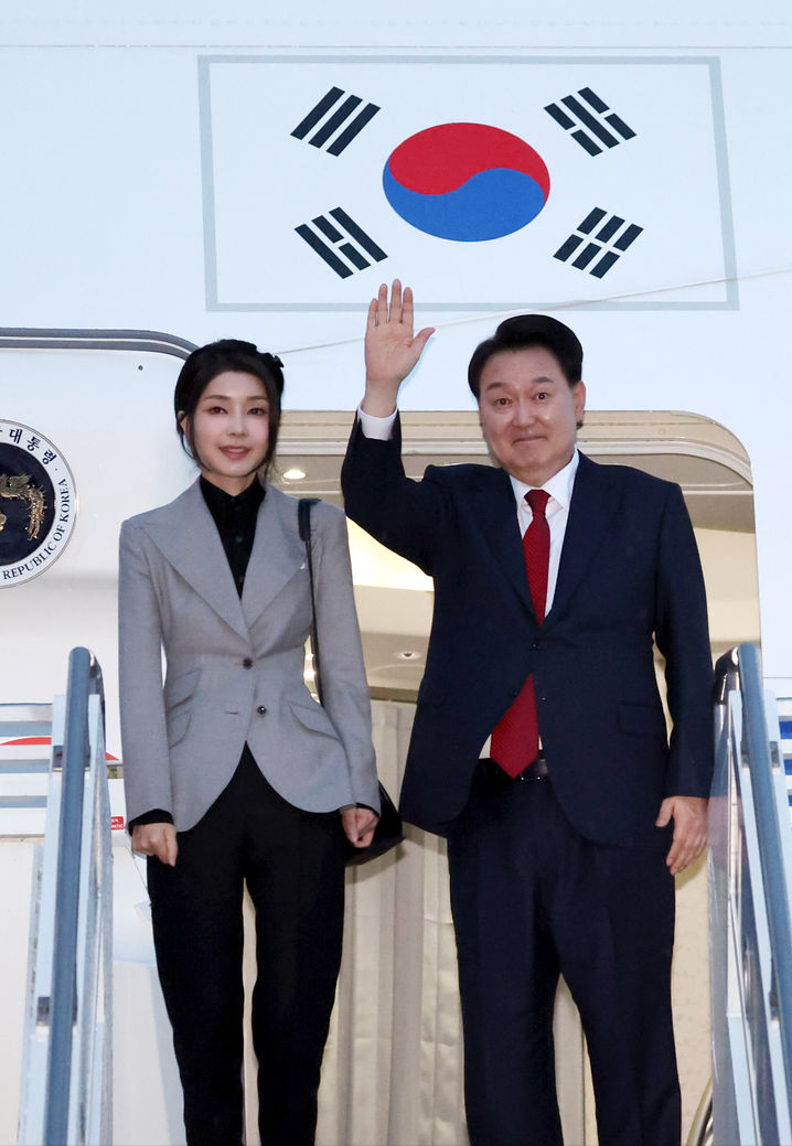 韩国夫人在APEC完美收官！回程造型太少女了，最后一天还放了大招 - 知乎