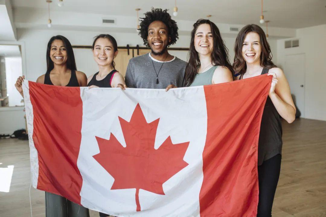 加拿大移民上半年总结，新移民激增，2023全年移民 数量将超出目标！ - 知乎