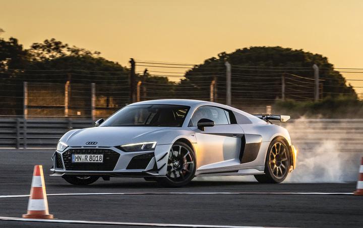 欢乐大结局：奥迪R8 Coupé V10 GT - 知乎