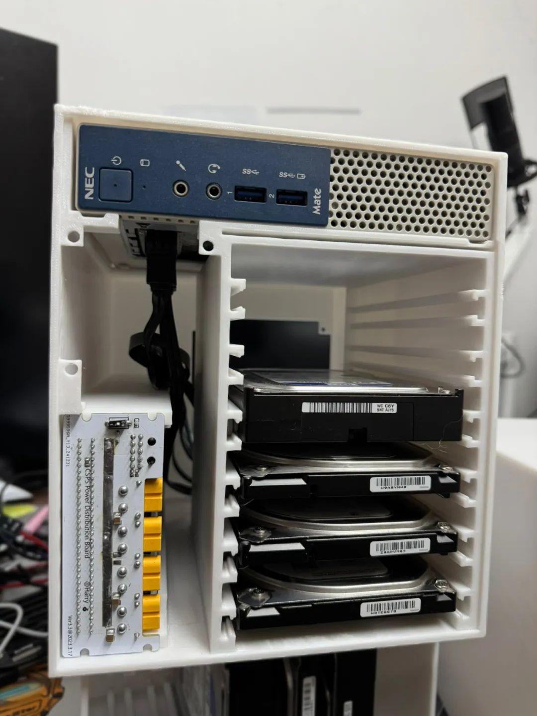 79元捡漏3.5寸6盘位NAS机箱，3D打印设计，NEC迷你主机绝佳搭配，可csps供电，性价比秒杀多数六盘位机箱！ - 知乎