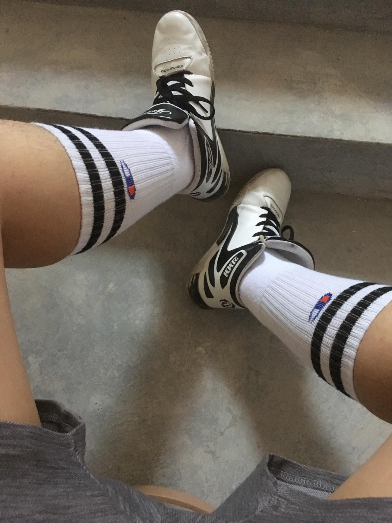 男生穿长筒白袜是一种怎样的感觉? 知乎