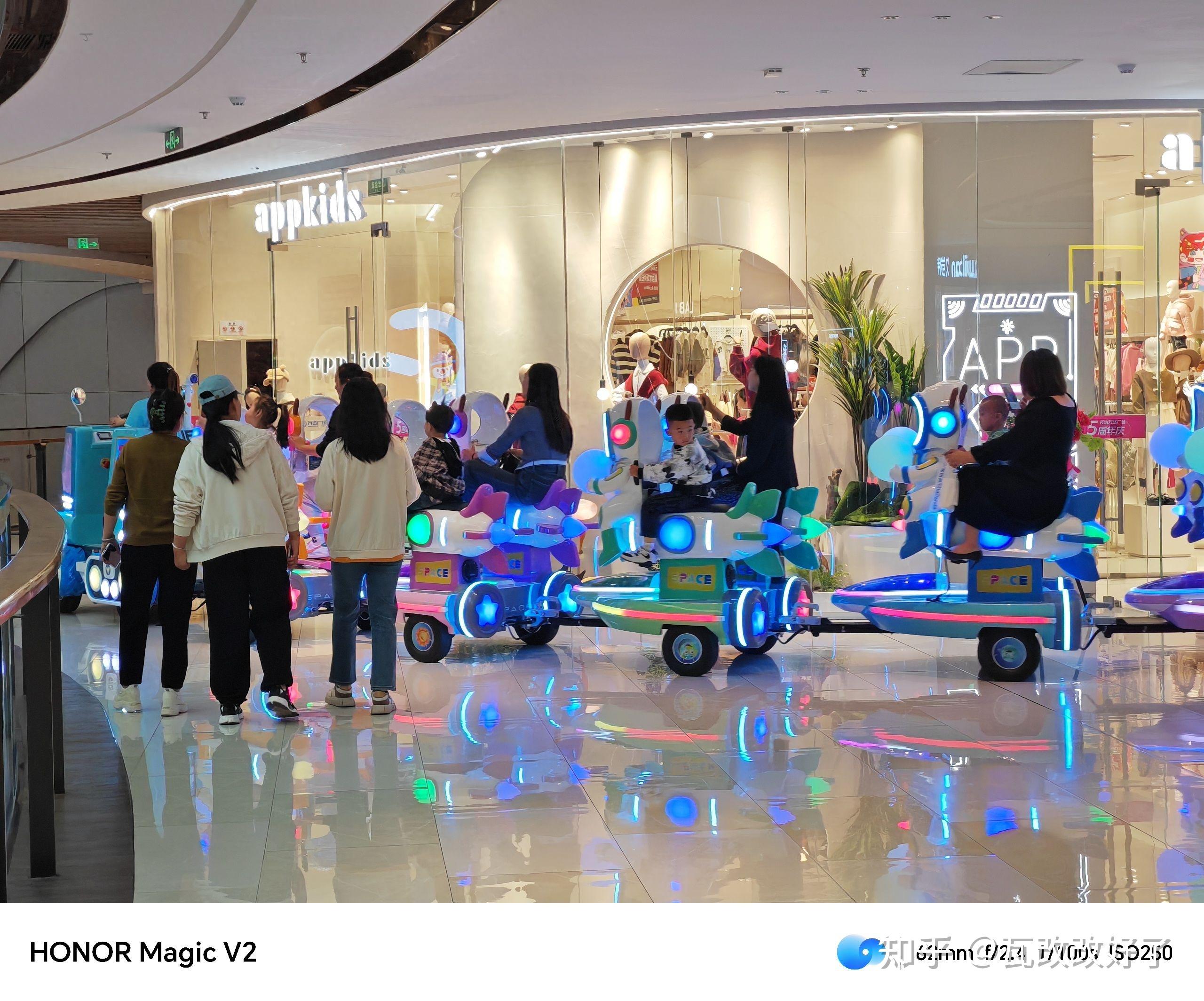 荣耀Magic V2评测：比直板旗舰更轻薄更好用，这次方向对了