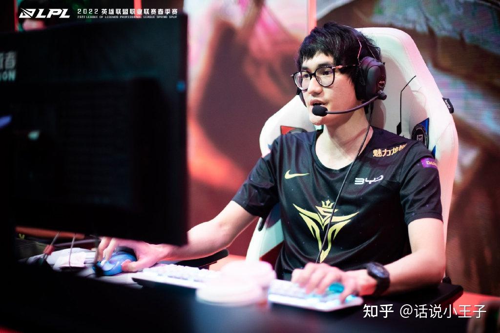 UZI还是替补！369和卡萨碰上了，网友直言：LWX给我打爆BLG - 知乎