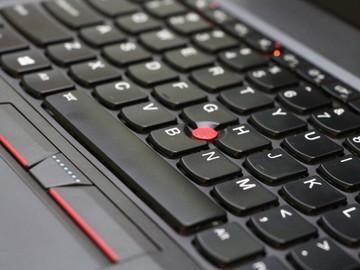为什么这么多年ThinkPad笔记本上面还有小红点？ - 知乎