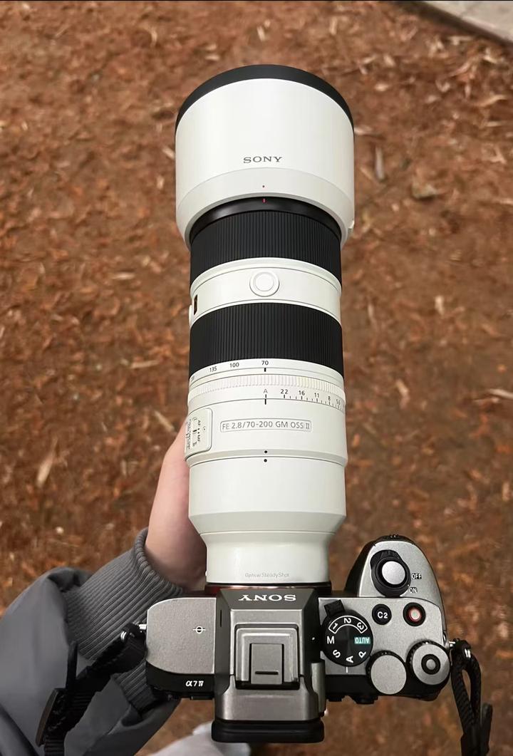 都2025了 你会选择索尼70-200GM2挂机吗？ - 知乎