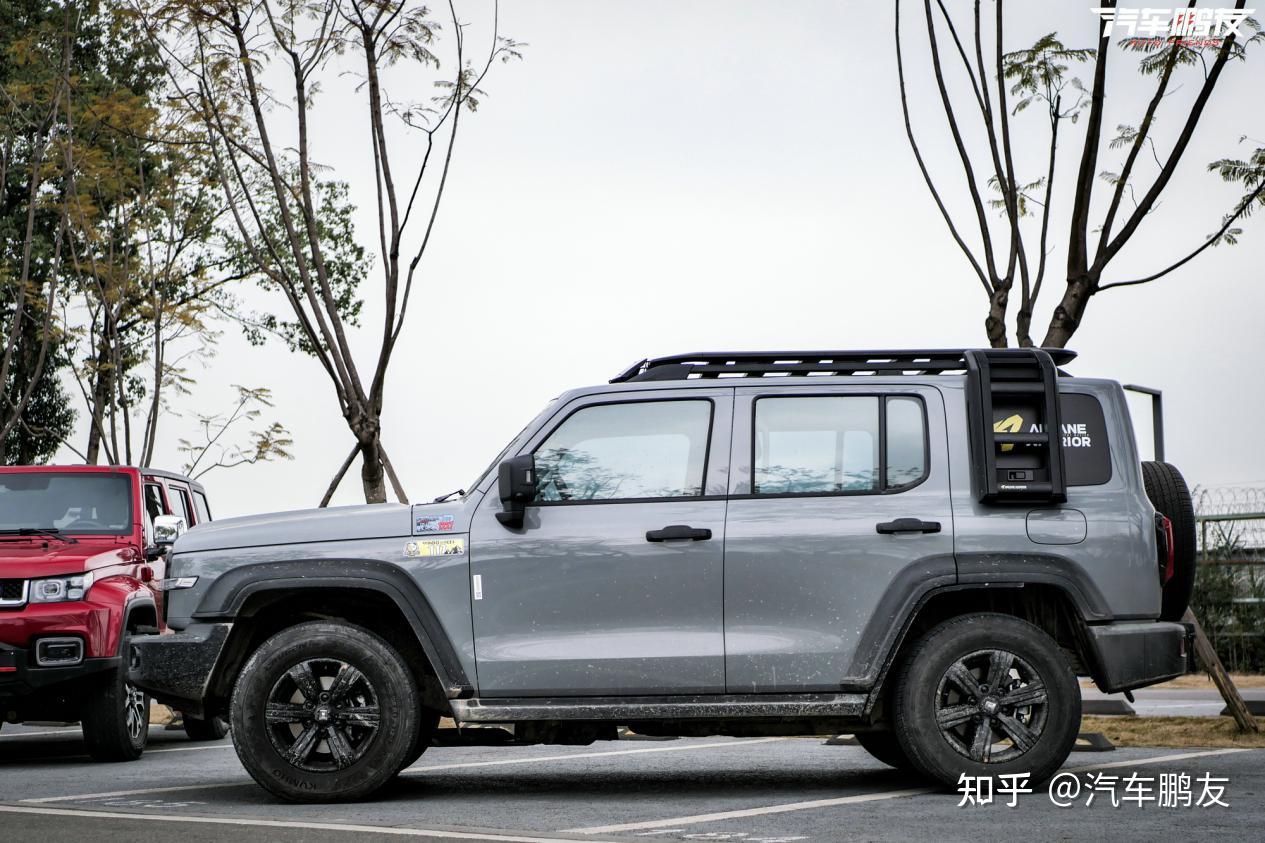 坦克300对比BJ40：同样都是2.0T+8AT，性格差异巨大？ - 知乎