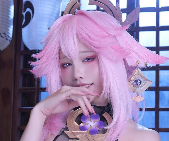 水淼Aqua写真合集cos图片:新八重神子 - 知乎