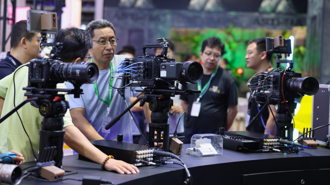 全新一代8K 广播级 讯道摄像机 DC0300 EFP 在BIRTV 2025上发布 - 知乎