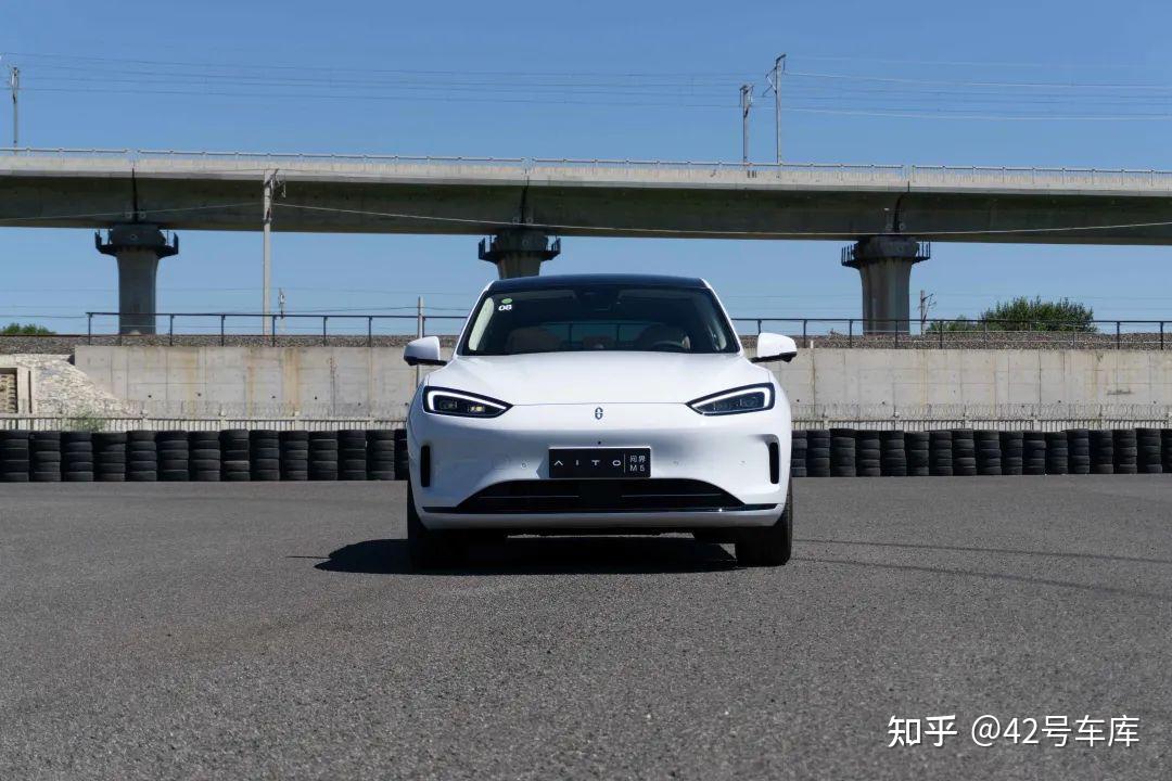 AITO 问界 M5EV，官方曝光暖星云新配色引关注，该汽车都有哪些亮点？ - 知乎