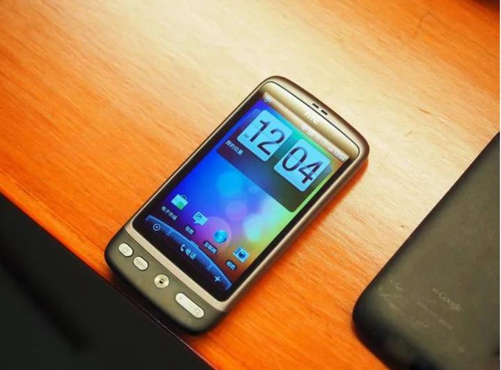 这部HTC手机曾力压iPhone4！行货5000元被抢到断货 - 知乎
