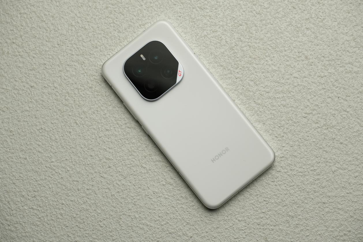 如何看待荣耀 GT Pro 价格 3699 元起？对友商会有什么影响？ - 知乎