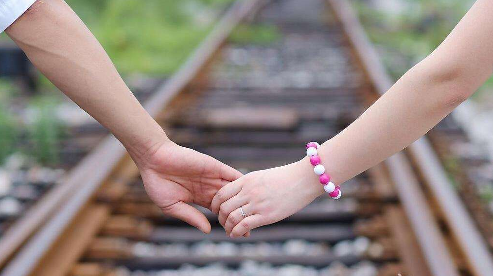 盘点女生喜欢你的5个信号 知乎
