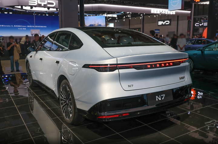 起步11.99万是有诚意的，日产N7彻底放下架子，纯电C级身材 - 知乎