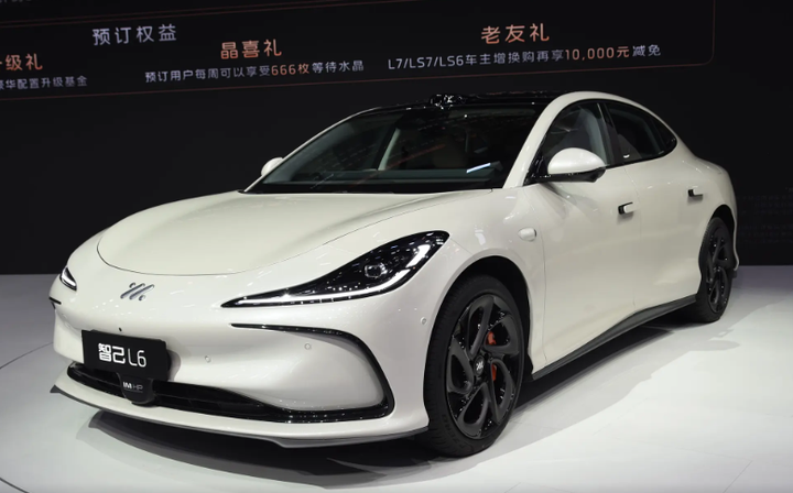 “67之争”！智己L6对比极氪007，谁更胜一筹 - 知乎