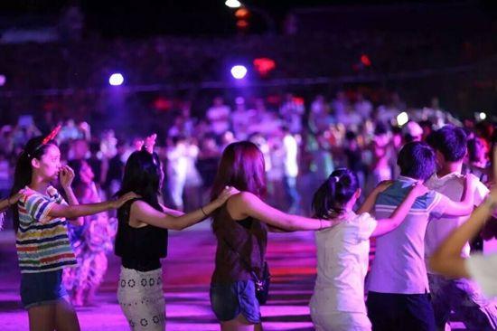 “去参加派对”用英文还能怎么说？ - 知乎