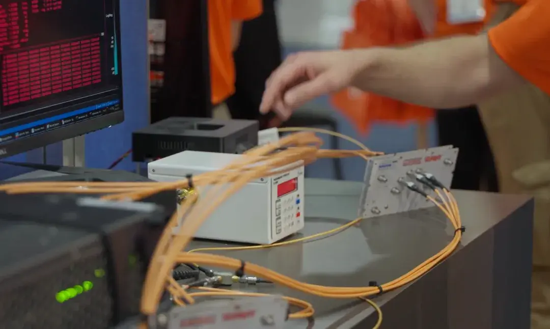 Samtec Demo前沿 | 实时毫米波数据链路演示 - 与非网