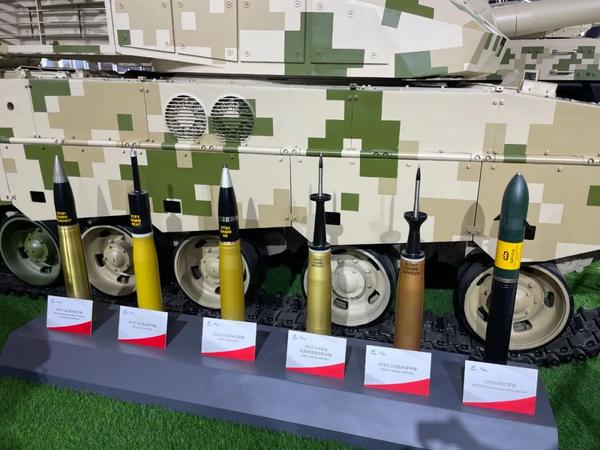 直击珠海航展中国陆战之王，什么底盘竟能“适配”出12种战车？ - 知乎