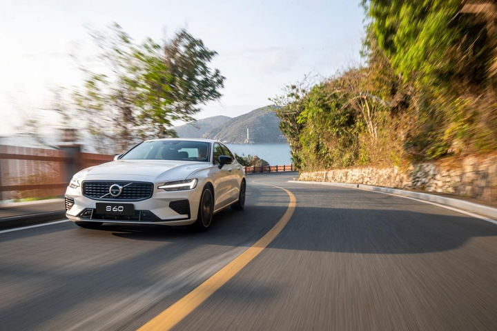 安全只是起点驾控才讨年轻人的欢心，沃尔沃S60 21.49万元起就能入手？ - 知乎