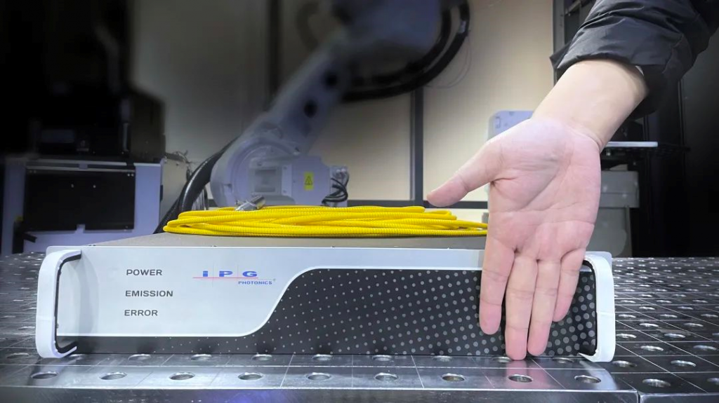 【重磅新品 压轴登场】IPG新一代迷你轻薄款3 kW激光器，真的强！ - 知乎