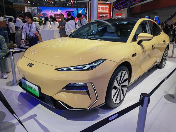 搭载骁龙8295芯片，吉利银河E8亮相广州车展 - 知乎