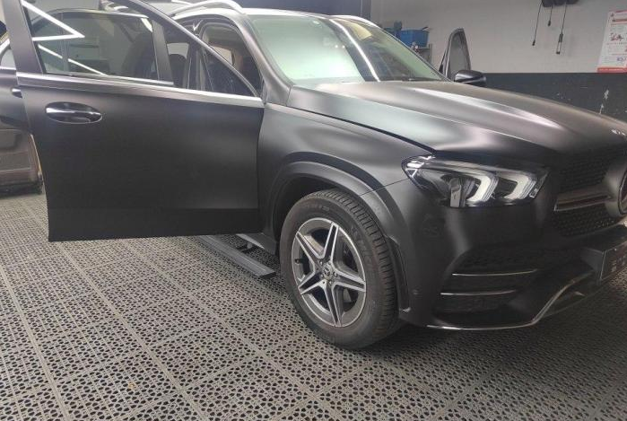 奔驰GLE热门升级项目：HUD抬头显示+23P+座椅通风+发光套件 - 知乎