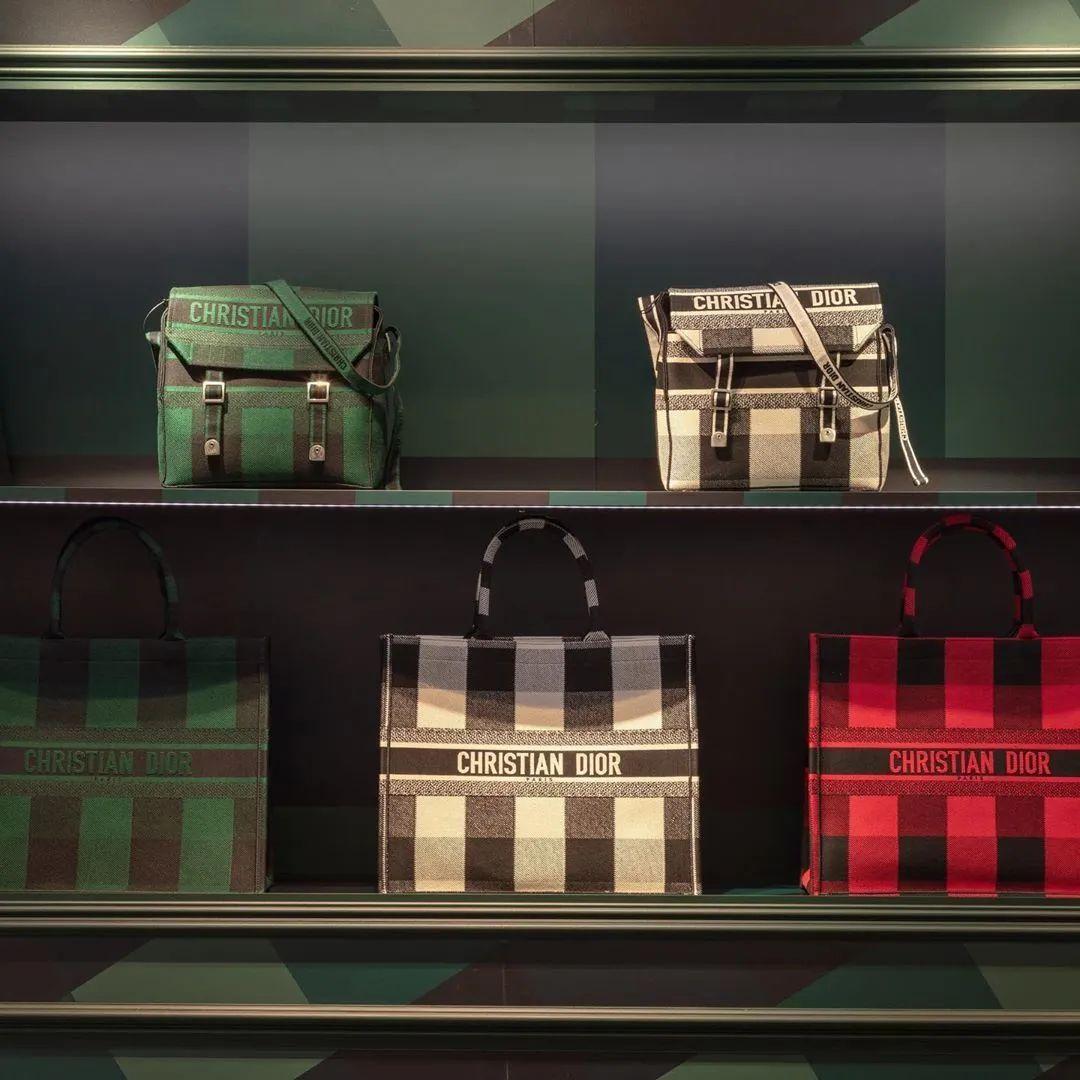 #潮流资讯# Dior 这些年带给我们的奢华视觉陈列... - 知乎