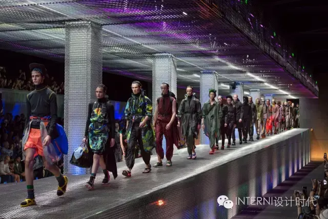 Prada×OMA| 10年合作干货分析：永固建筑与瞬息秀场 - 知乎