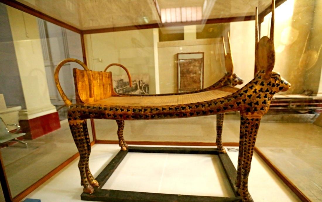 埃及国家博物馆，馆藏文物(2)图坦卡蒙层层嵌套黄金棺、香水瓶、椅床等家具、珠宝首饰【200多幅图】 - 知乎