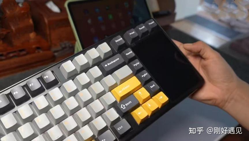 【狼蛛L99到手记】这款键盘竟然带3.98寸屏幕 - 知乎