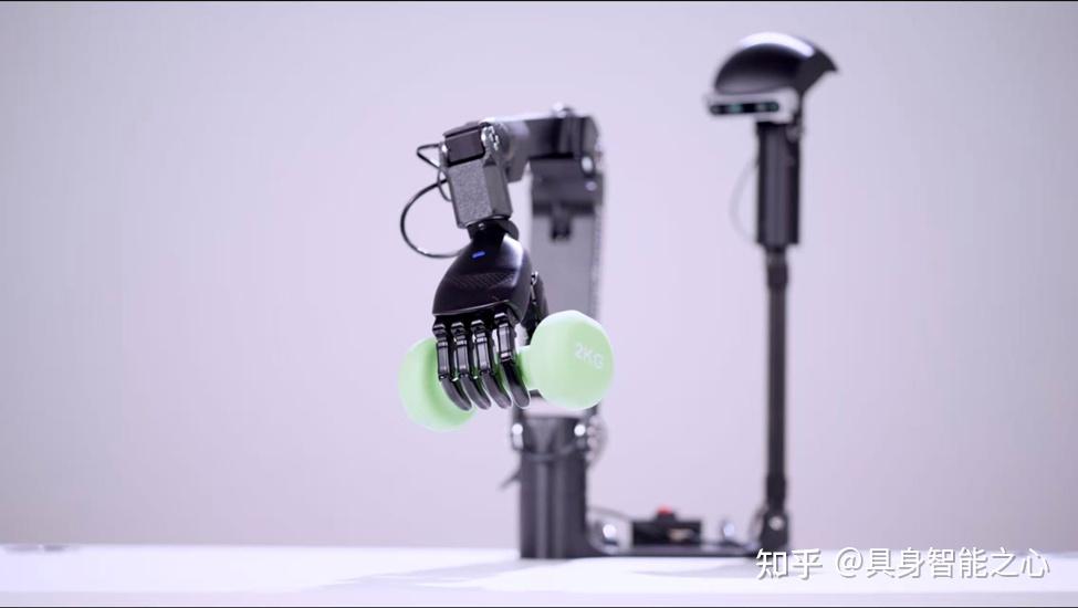 有臂有手还带主动视觉？全球首款桌面级灵巧手机械臂BeingBeyond D1震撼发布 - 知乎