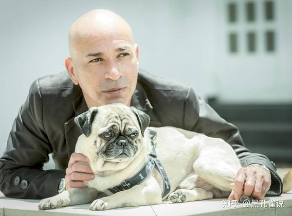 黑孔雀说《时尚之光》Ⅱ，致敬极致“妖娆”的男人，Gigi Hadid为范思哲开秀台步拉垮惹议论？ - 知乎