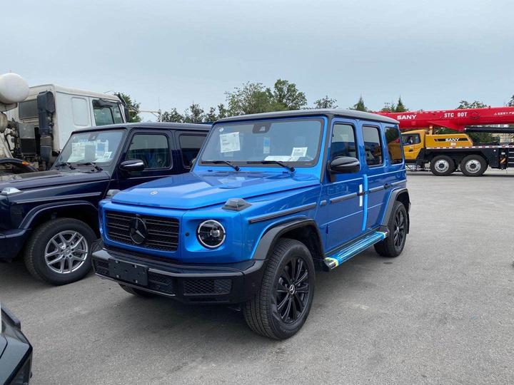 奔驰G350特别版实车曝光，红蓝白配色齐全，起码得100多万 - 知乎