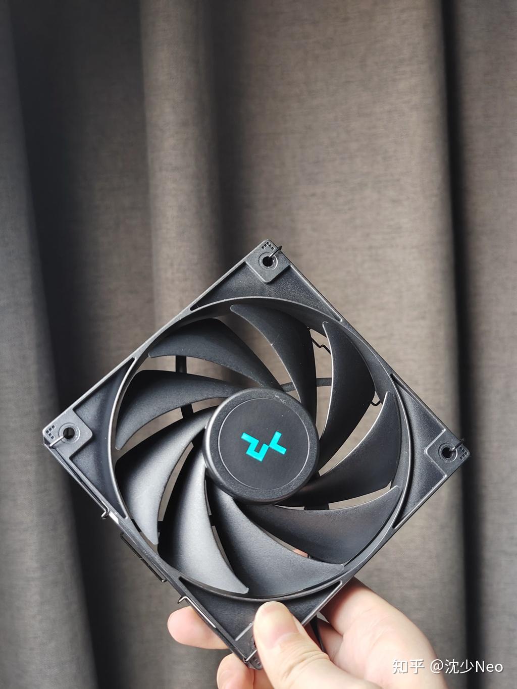 CPU风冷散热器，也能玩转数显+性能 - 九州风神大霜塔ARGB数显版