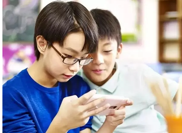 孩子爱玩手机怎么办？5句话就管用！ 知乎
