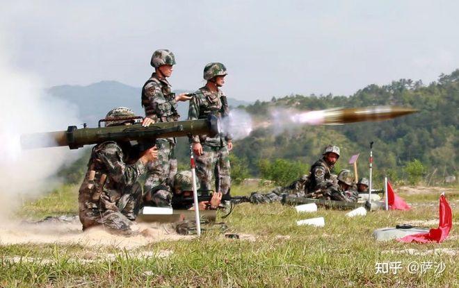 解放军步兵手中的火箭大炮：用了20多年的PF98式120毫米火箭筒 - 知乎