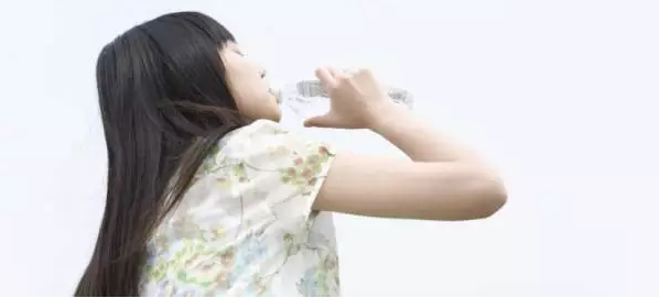 大量喝水真能给皮肤「补水」吗？ 知乎