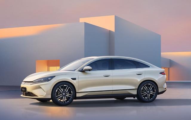 零跑B01开启预售！10万级新能源神仙打架，小鹏M03/秦L EV还香吗？ - 知乎