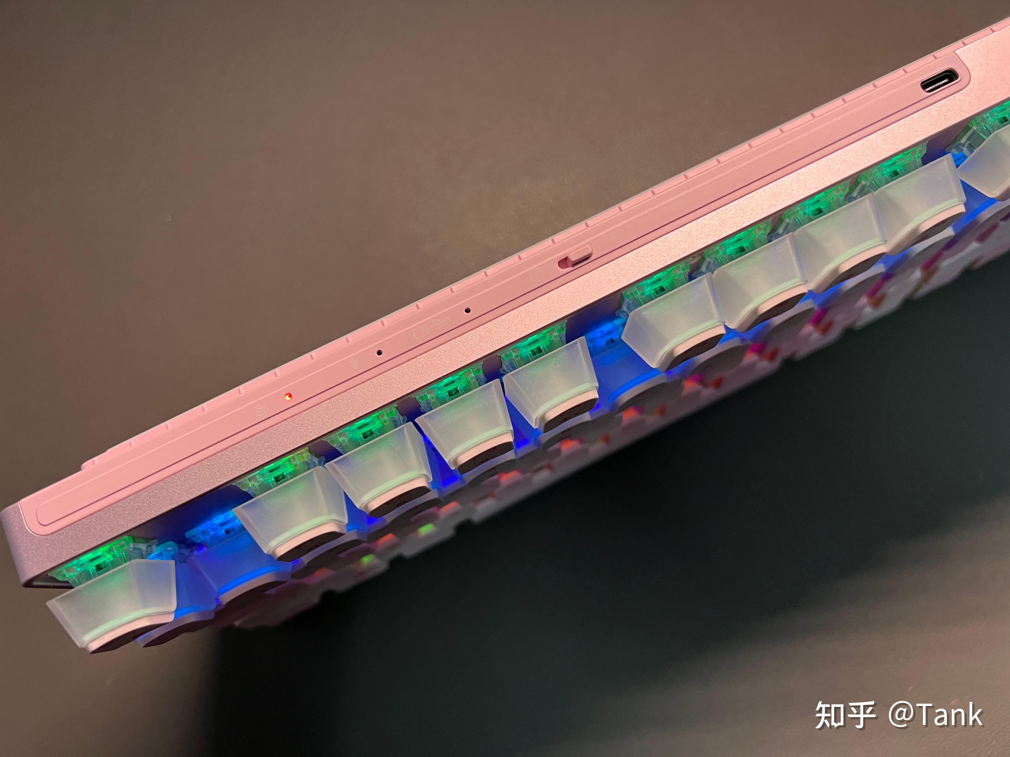 不同配色有不同的灯光效果，颜值即正义——Cherry MX8.2 XAGA 耀石系列开箱测评 - 知乎