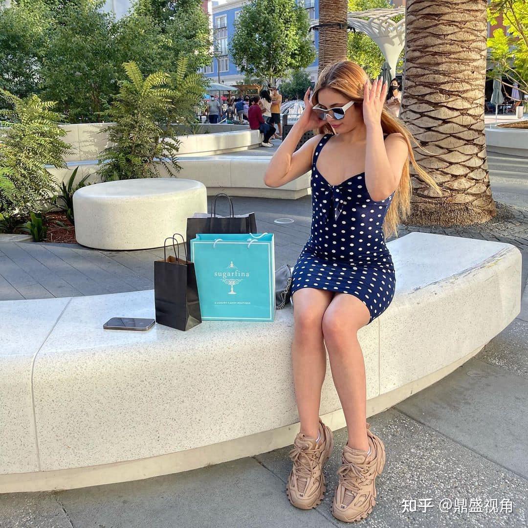 露西·多尔(Lucy Doll)，一位美国年轻新兴的，业界双馨电影女演员 - 知乎